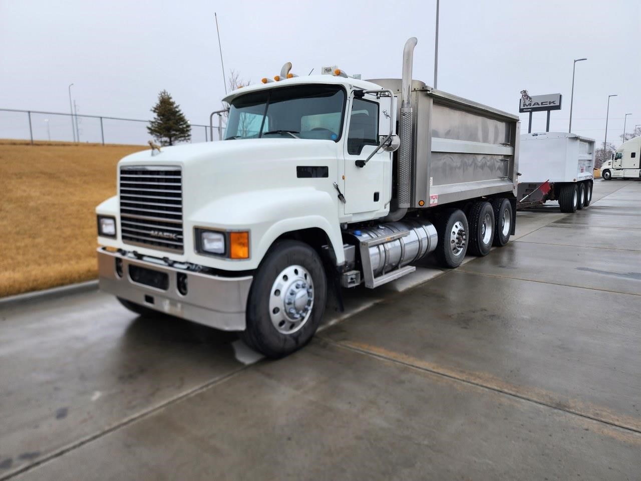 2015 MACK PINNACLE CXU613 U045625 - RDO Truck Centers